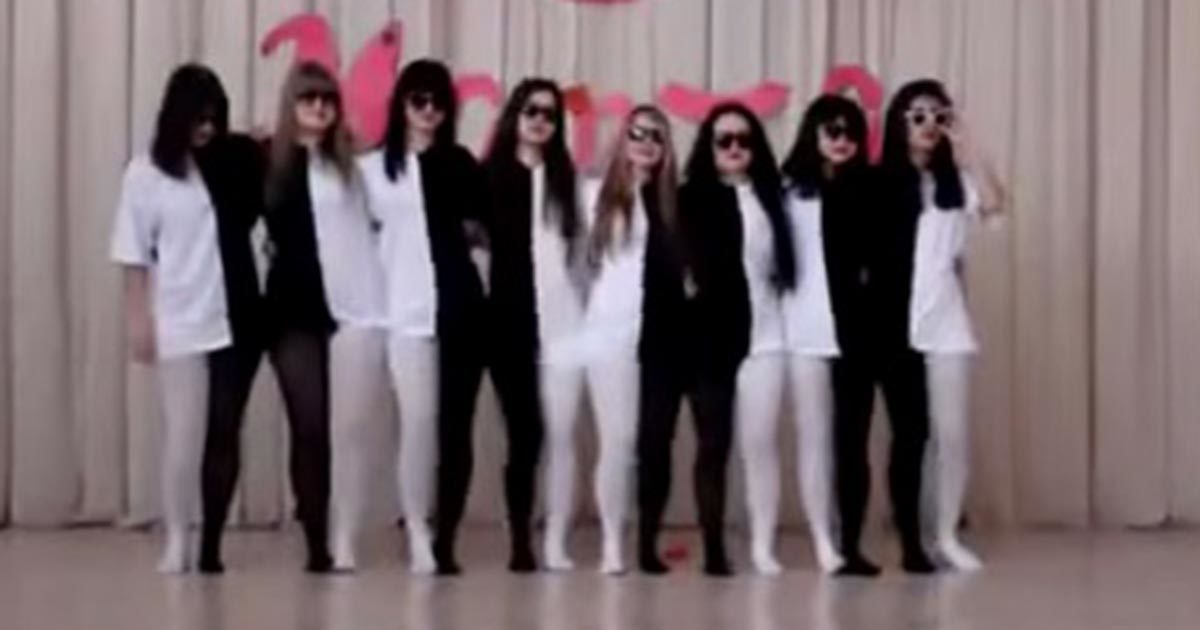 8 Girls Starts To Dance, But Keep An Eye On Their Clothes. Their ...