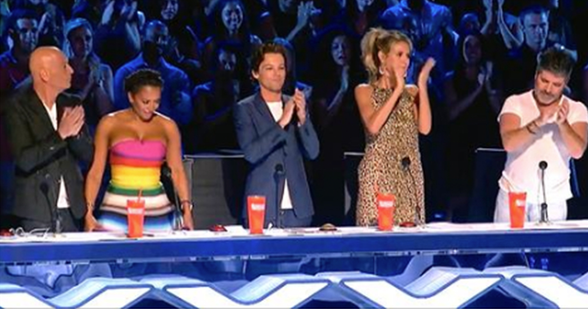 Even Simon Gives Her A Standing O. But Keep Your Eye On The Judge In ...