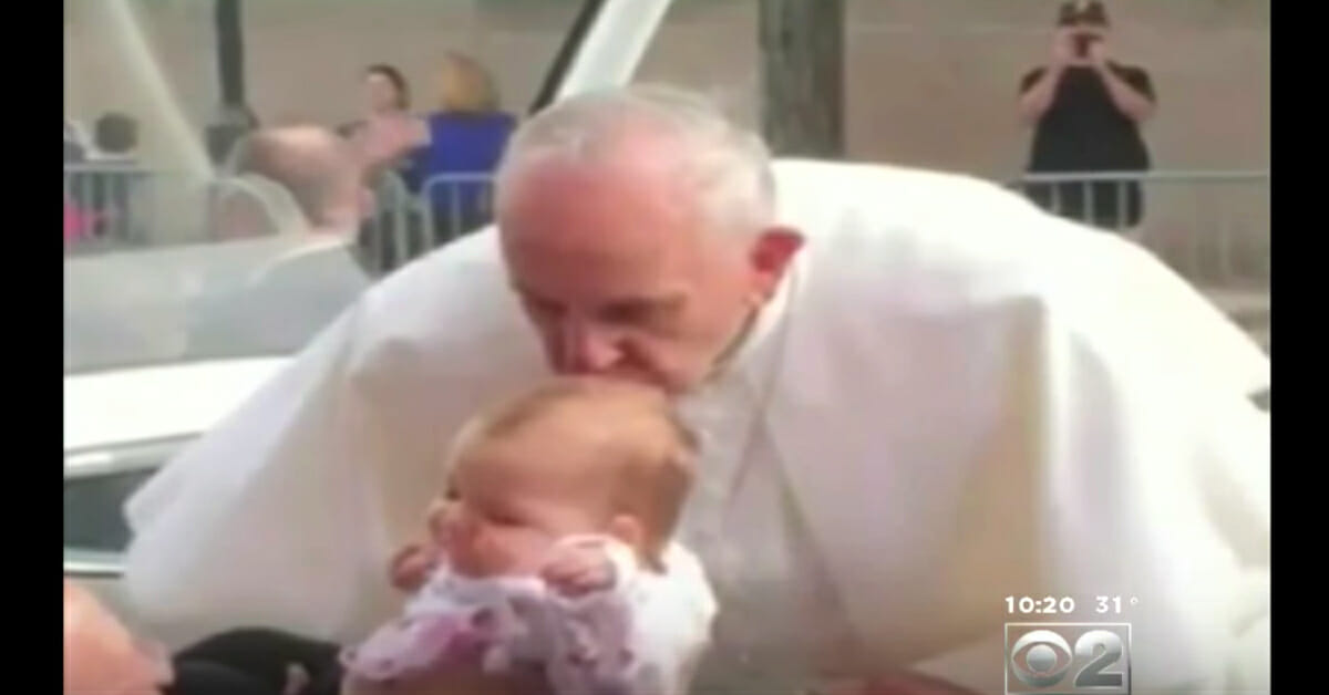 Pope Francis kisses baby's head – 2 months later parents witness miracle