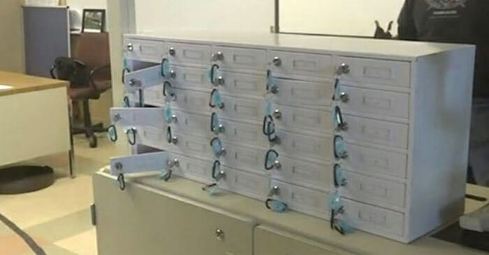 Teacher forces students to lock up cellphones, sparking a national trend