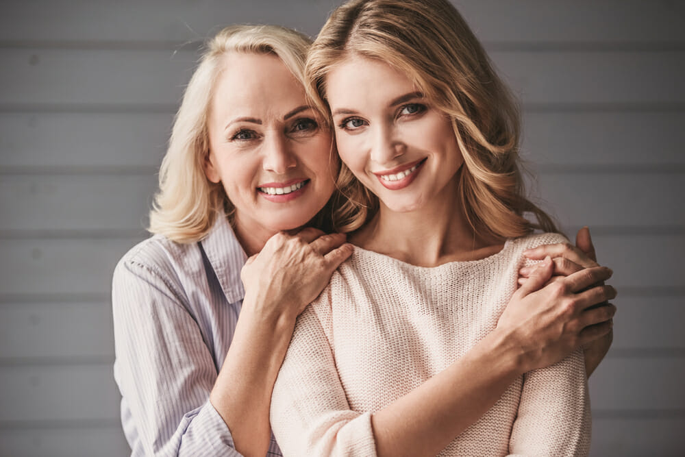 Women start turning into their mothers once they hit 33, science says