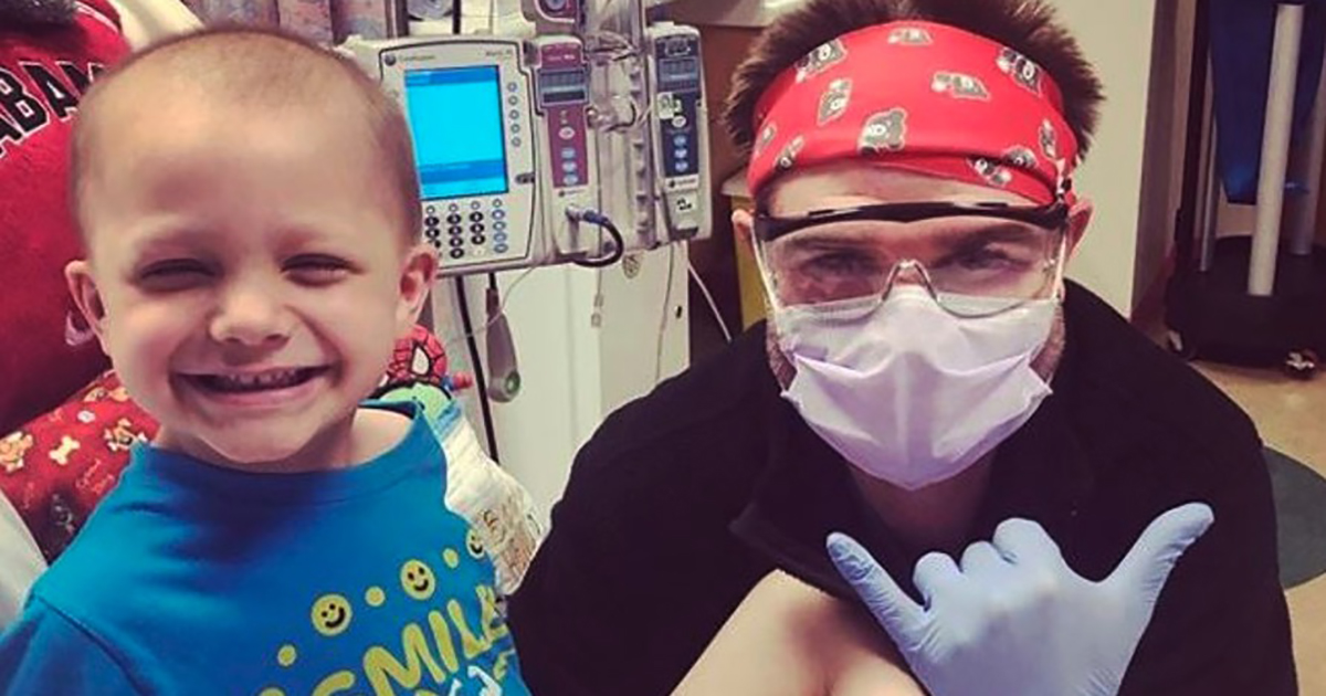 'Smiley Riley' the 6-year-old who beat cancer gets a hero's welcome on ...