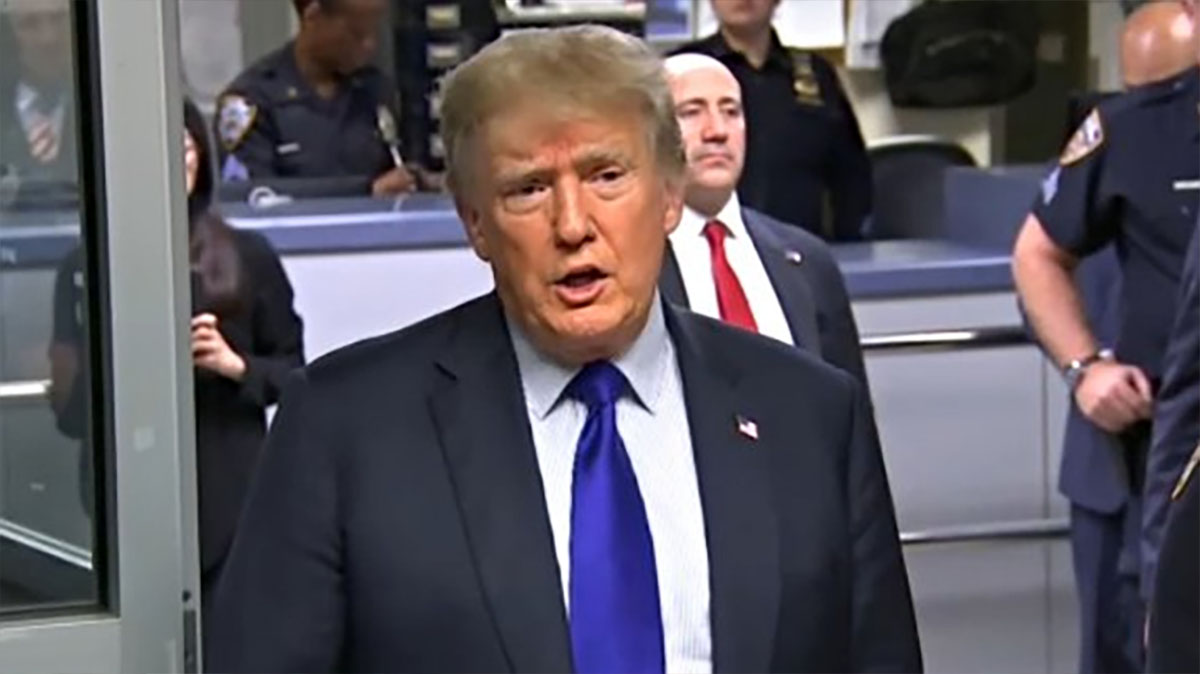 Donald Trump surprise visits NYPD, FDNY on 20th anniversary of 9/11