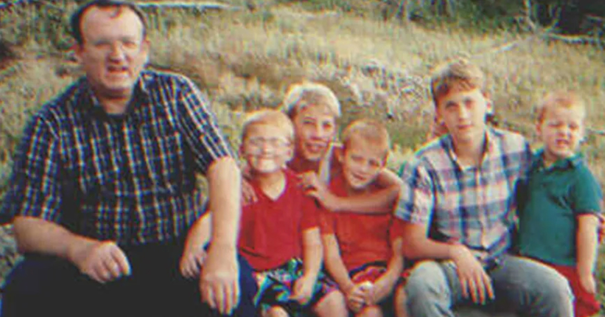 Single dad of 5 takes care of elderly neighbor – gets $25,000 for his ...