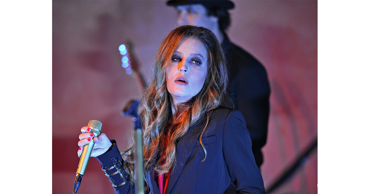 Lisa Marie Presley was "stressed" about being seen in public before her ...