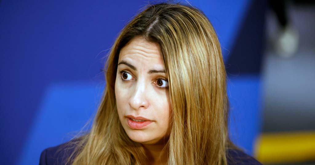 Nooshi Dadgostar: Längd, Twitter, Stalin, pojkvän, familj, lön, ursprung