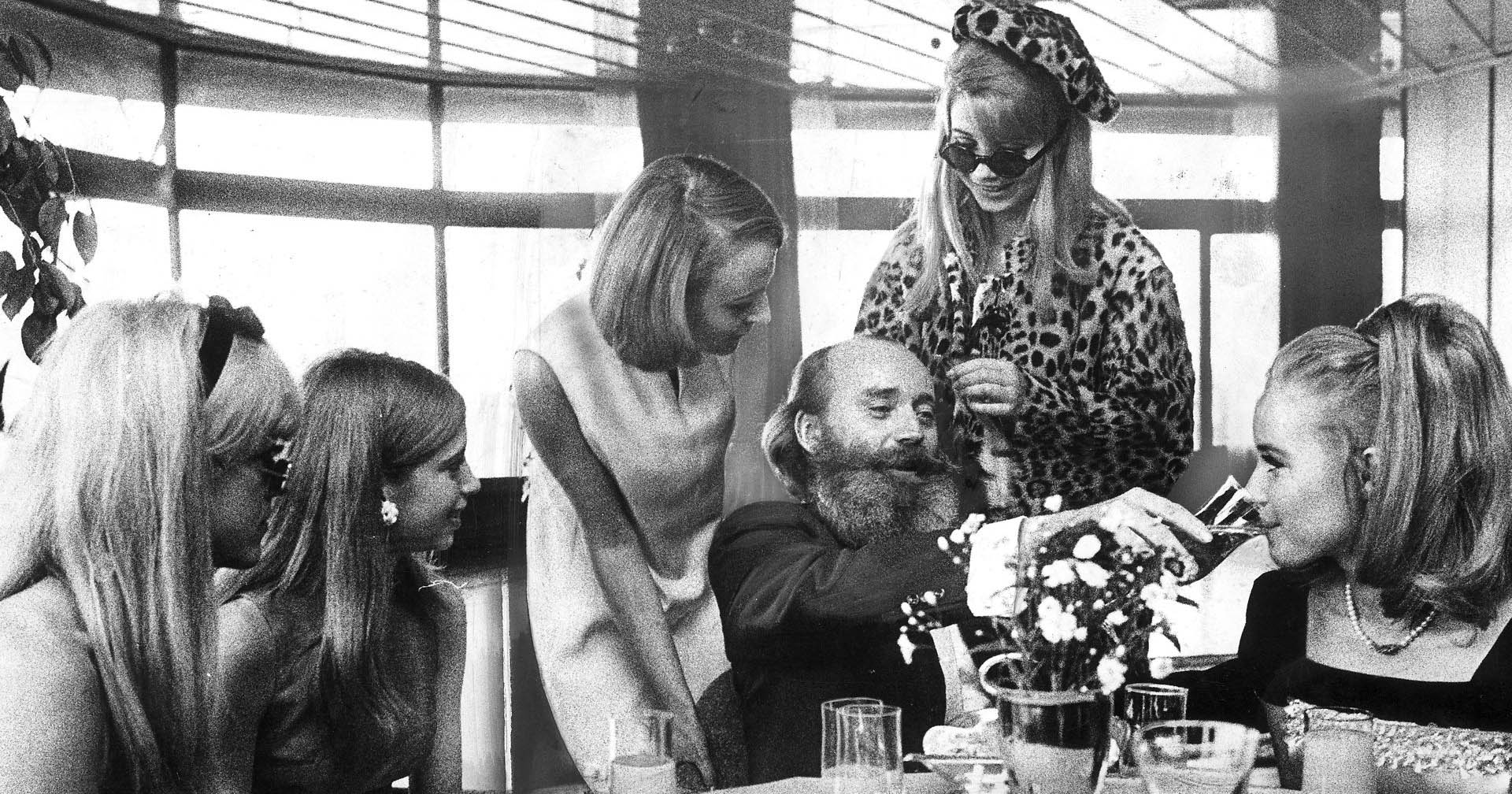 Uhyggelige afsløringer om Simon Spies: Brækkede armen på unge kvinder