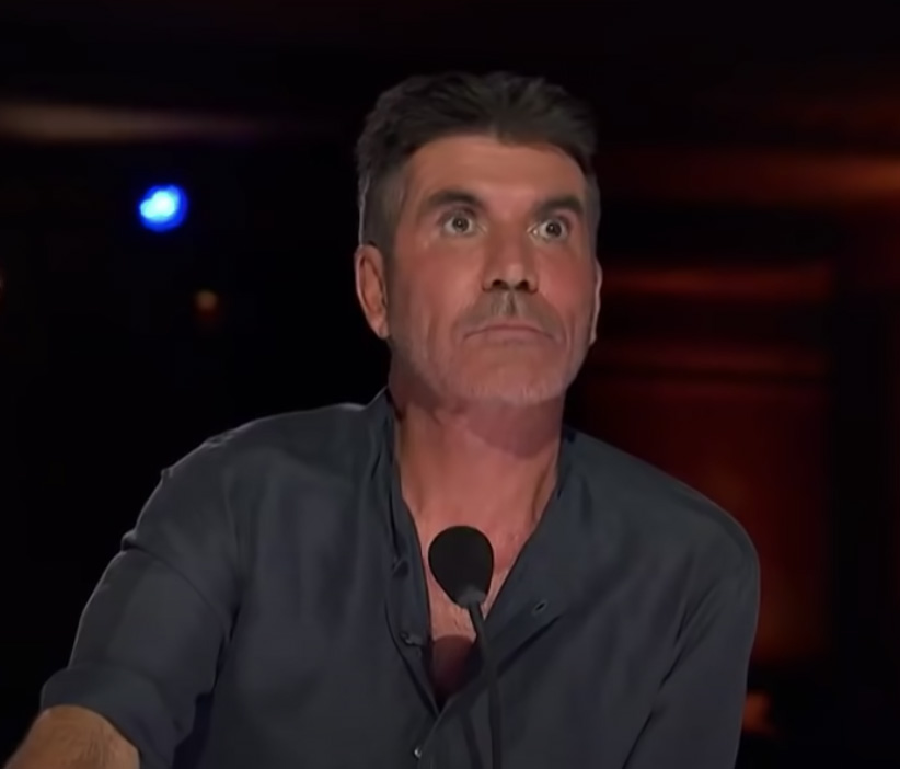 Hoogmoedig meisje zegt dat ze kan zingen - het geluid dat uit haar mond ...