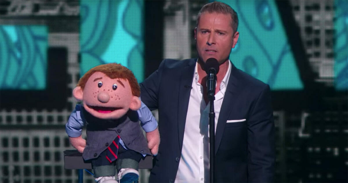 Ce ventriloque s’énerve et provoque de l’effervescence sur scène – les ...